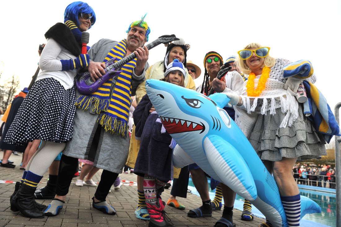 Tanzende Eisbader im Lipsi-Schritt | erzgebirge.tv - Die Heimat sehen